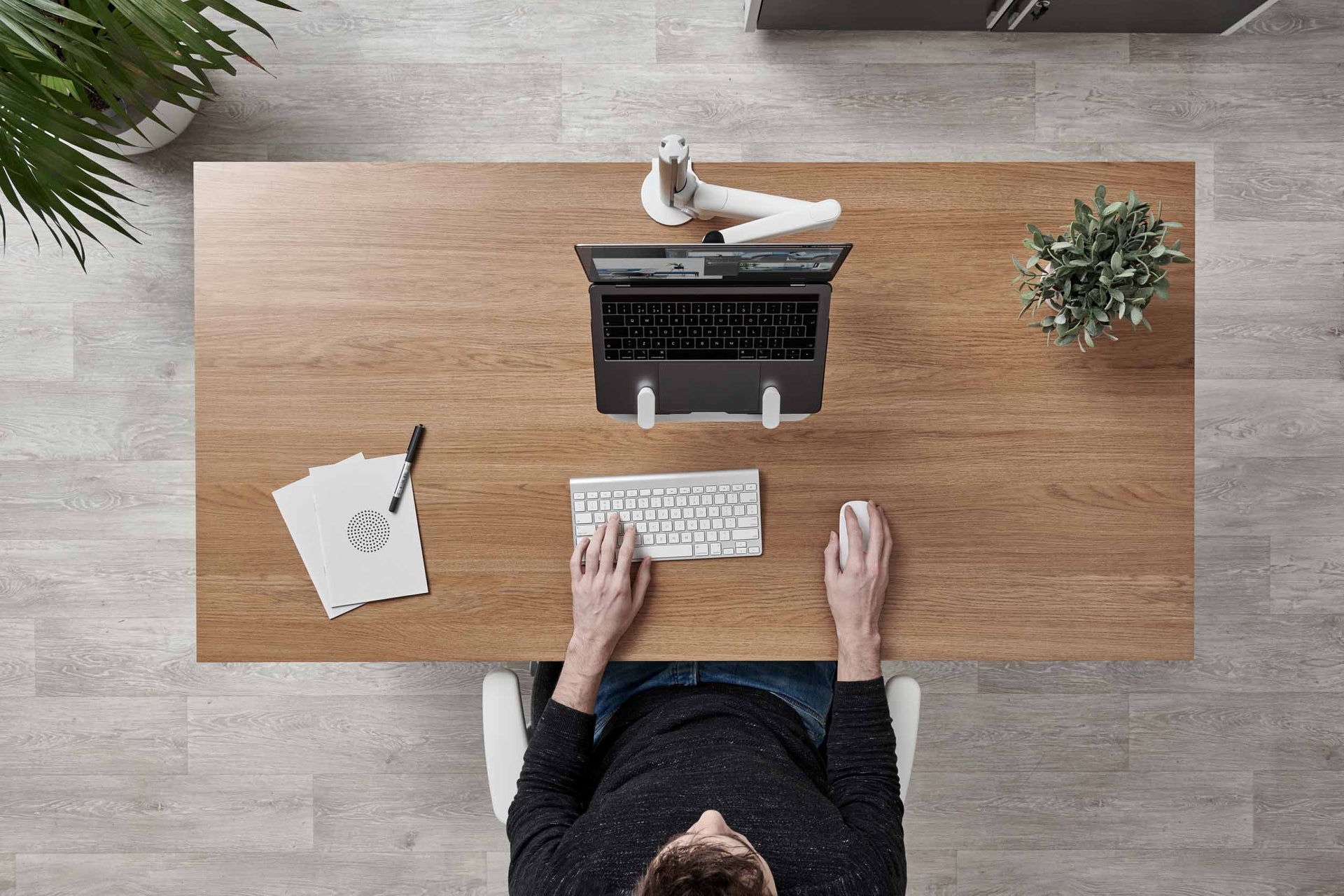 Lima Monitor Arm With Lima Laptop Mount | CBS